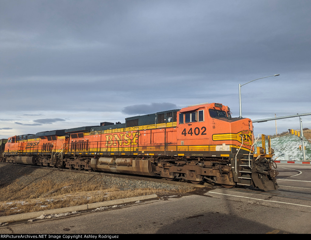 BNSF 4402